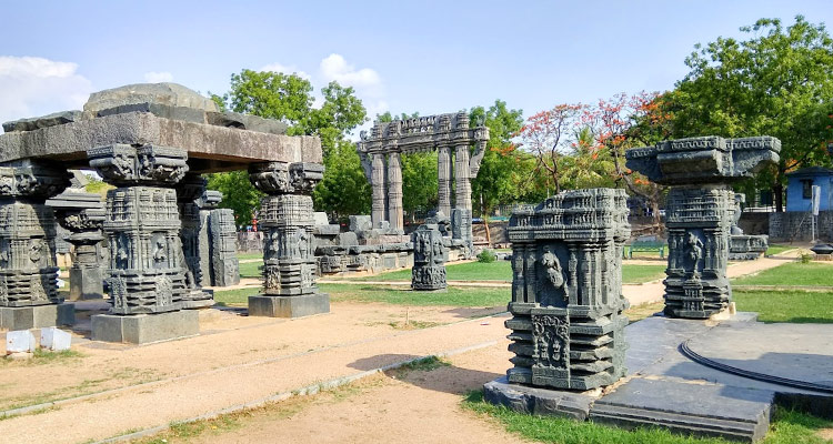 Warangal Fort (History, Built by, Timings, Images, Distance ...